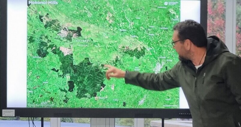 Minister Jackson visits Hokonui Rūnanga • Murihiku Regeneration